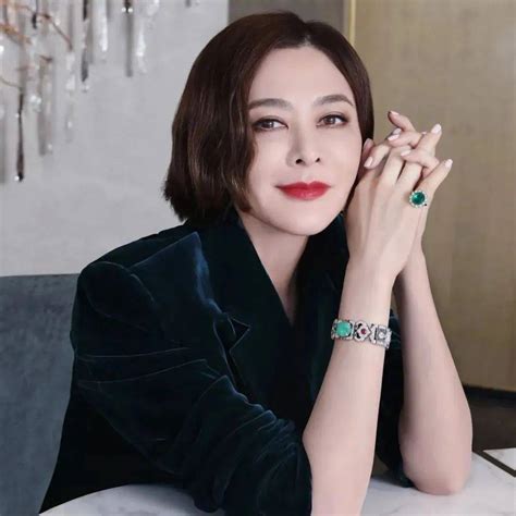 “香江第一美人”拍卖价值超1亿的珠宝，只为关之琳港币钻石