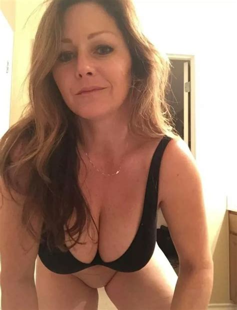 Red Queen 👑👄 On Twitter Does Anyone Dare To Pick Up Mommy
