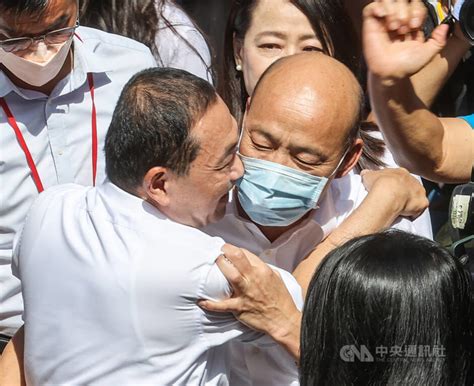 侯友宜兩度擁抱韓國瑜 為4年前做不夠致歉 政治 中央社 Cna