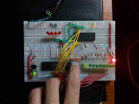 Why When Outputting Registers Value The Result Is A Wrong Fluctuating