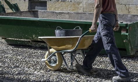 9 Best Wheelbarrow For Concrete Of 2023 Reviews Guide