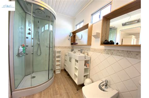 Diseño Moderno Y Elegante En El Cuarto De Baño Dé