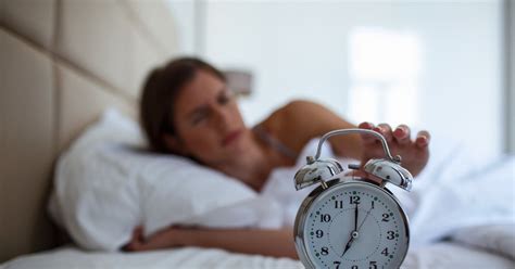 알람 울리기 전에 눈 떠진다면이 병 의심해 봐야 건강톡