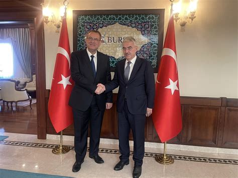 ПЕРСОНА НОН ГРАТА Чакъров не смее да спомене името на Доган на срещите в Турция Информационна