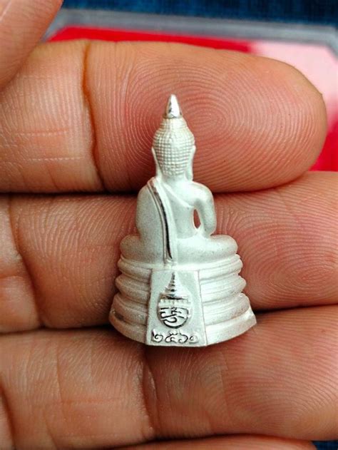 หลวงพ่อโสธร รุ่นสร้างโรงพยาบาลวัดสมานรัตนาราม ปี2561 เนื้อเงิน สภาพสวยๆ จมูกโด่ง คอสามเส้น พร้อม