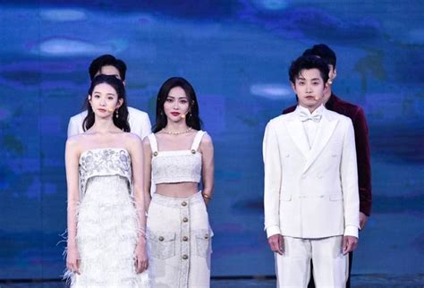 王鹤棣沈月等星辰大海青年演员为金鸡奖闭幕式登台表演新浪图片
