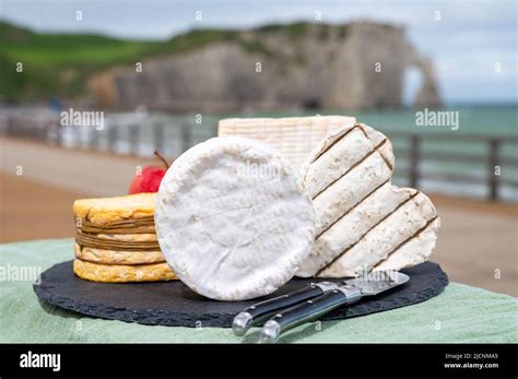 Quatre Célèbres Fromages De Normandie Carré Pont Leveque Fromage De