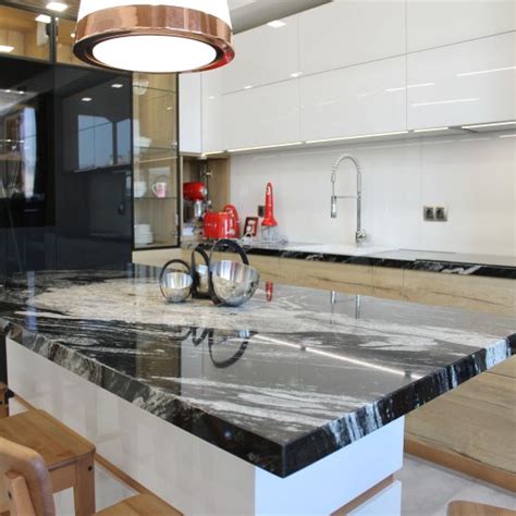 Уникални плотове от гранит за кухненски остров и кухня