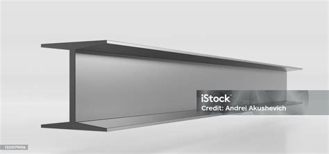 금속 구조 빔 원근에서 강철 구조 거더 긴 철 구조 프로파일 흰색 배경에 고립 된 건물 작업에 대한 스테인레스 유쾌 강력한 I