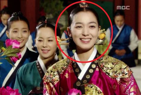 تصاویر چهره و استایل جذاب بانو جانگ سریال دونگ‌یی در 42 سالگی