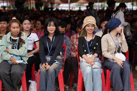 កម្ពុជា កំពុងគិតគូរកសាងហេដ្ឋារចនាសម្ព័ន្ធតភ្ជាប់ ទាំងផ្លូវគោក និងផ្លូវទឹក