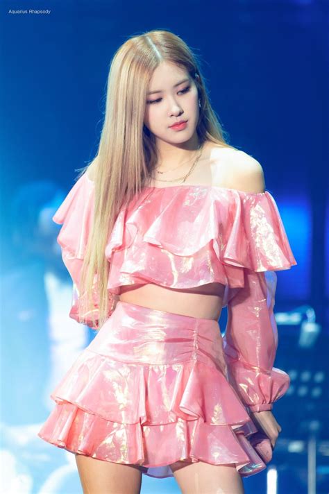 Blackpink Rosé In Your Area Seoul Ünlüler Kızlar Pembe Elbiseler