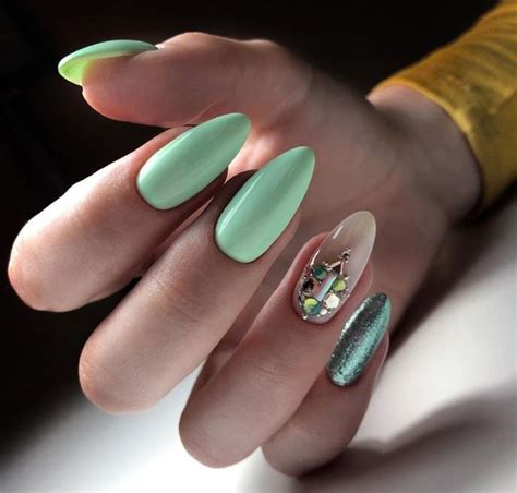 Ярки цветни и много стилни 22 блестящи идеи за празничен маникюр Триумф на цветовете Снимки