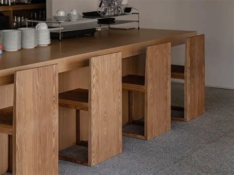 모던 인더스트리얼 내추럴 우드 가구로 포인트를 준 19평 로스터리 카페 인테리어 서대문구 연희동