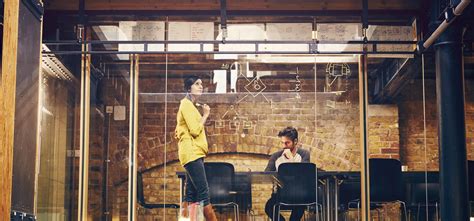 УниКредит е първата паневропейска банка спечелила глобален сертификат Edge Profit Bg