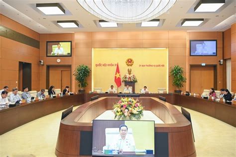 ປະ ກາດ ກົດ ໝາຍ 5 ສະ ບັບ ທີ່ ໄດ້ ຮັບ ການ ຮັບ ຮອງ ເອົາ ໃນ ກອງ ປະ ຊຸມ ສະ ໄໝ ສາ ມັນ ເທື່ອ ທີ 7 ສະ ພາ