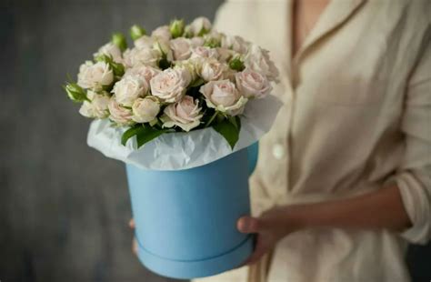 Букеты в шляпной коробке