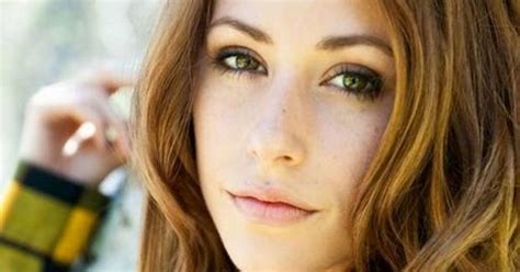Amanda Crew Pic