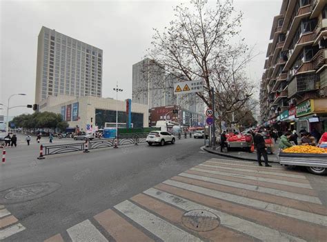 【10图】万达广场2号门对面临街商铺80平158万随时可以看宜昌伍家岗万达港务新村夷陵大道商铺商铺租售生意转让出售 宜昌58同城