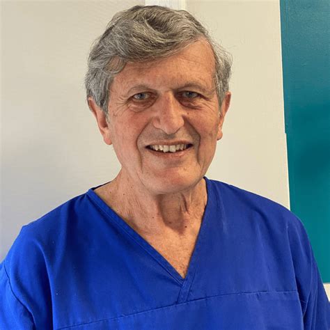 Dr Hennie Van Jaarsveld Ng Smiles Dentist In Marylebone London