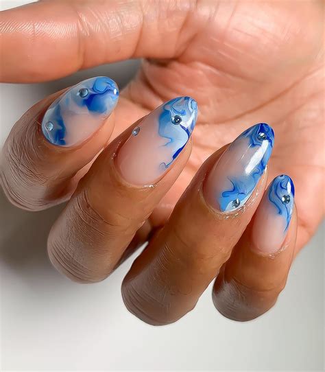 32 Chic Marble Nail Designs To Bring To The Salon Who What Wear