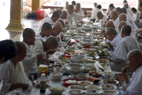 រូបថតប្រចាំសប្តាហ៍៖ រូបភាពស្អាតៗ នៃពិធីបុណ្យភ្ជុំបិណ្ឌ ឆ្នាំ២០១៩ ក្រសួងព័ត៌មាន