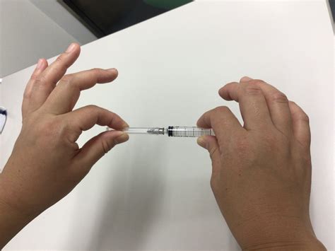 注射器の針キャップの外し方のコツ 両角レディースクリニック公式 スタッフブログ