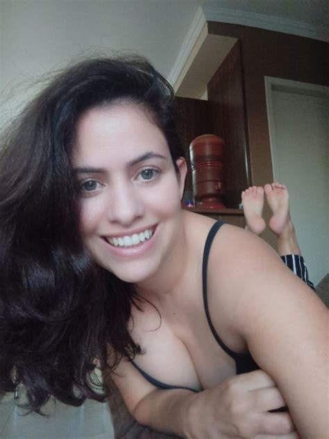 Girls With Legs Up 33 Pics