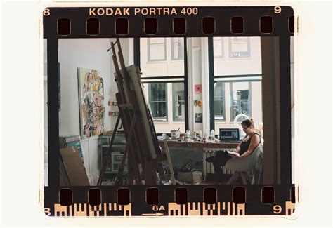 창문 앞 의자에 앉아 있는 여자 사진 Unsplash의 무료 사진 이미지