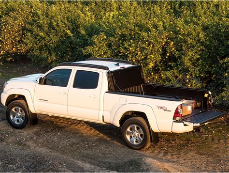 Realtruck Bakflip G2 Hard Folding Tonneau Cover Realtruck