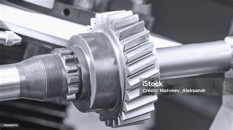 기어 샤프트 스플라인에 찔 렸 습니다 공작 기계의 교체 예비 부품 0명에 대한 스톡 사진 및 기타 이미지 0명 Cnc 장치 강철 Istock