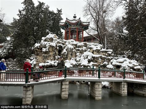北海公园静心斋雪后银装素裹美景如画