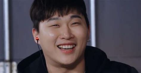 스윙스 성인업소 홍보물 사진 도용에 분노 빨리 내려라