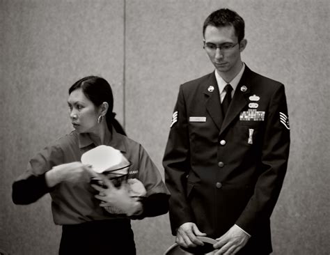 무료 이미지 남자 사람 검정색과 흰색 남성 검은 단색화 신랑 Bw 신사 제복 연회 흑백 사진