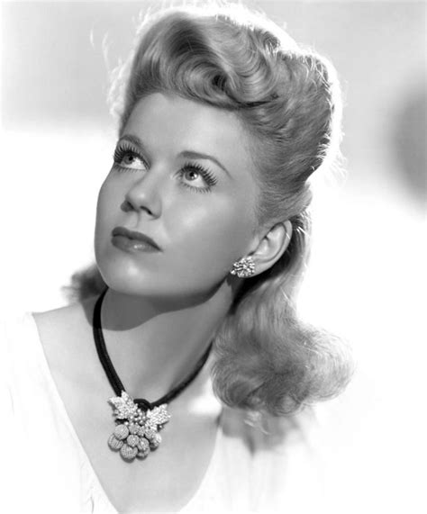 20 Fascinating Photos Of A Young Doris Day In The 1940s Vintage News