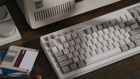 8bitdo M Edition 机械键盘是 Ibm Model M 的现代版本 0x资讯