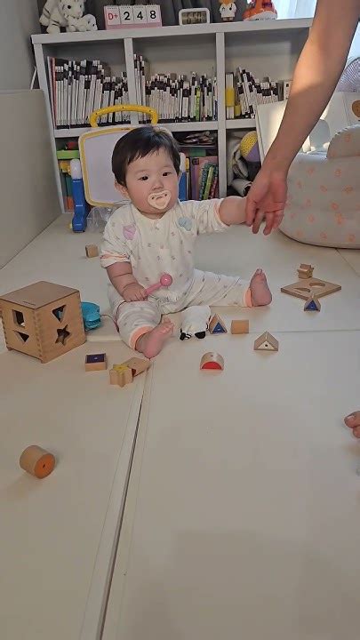 엄마 가야하는데 옆에 앉히는 아기🤣🤣 아기육아 엄마와아기 아기와엄마 Youtube