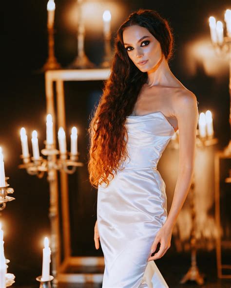 საქართველოს დედოფალი ნამდვილი ქალღმერთი ნანუკა სტამბოლიშვილის შთამბეჭდავი ფოტოები თეთრ