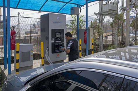 Ev Sales Boom In Nepal Helping To Save On Oil Imports Alleviate Smog The Himalayan Times