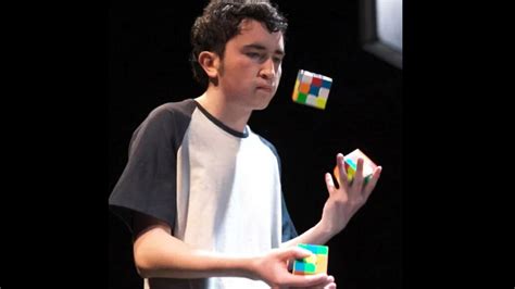 Teen Juggles 3 Rubik S Cubes As He Solves Them In 4 Minutes Watch World Record Trending