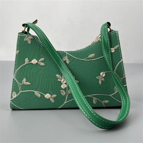 Badu Bg Лятна дамска чанта през рамо с дантелени шевове на цветя 2023 Мека Pu кожена чанти под