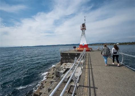 Ogden Point Breakwater An Easy Scenic Walk In Victoria Bc