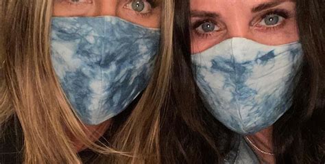 Actress Jennifer Anistons Photo Raises Face Mask Awareness Yaay