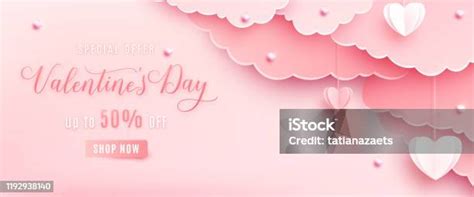 해피 발렌타인 데이 인사말 배경 종이컷 현실적인 스타일 종이 구름 문자열에 심장 진주 핑크 배너 파티 초대 템플릿입니다 복사 공간에 서예 단어 텍스트 기호 14에 대한 스톡