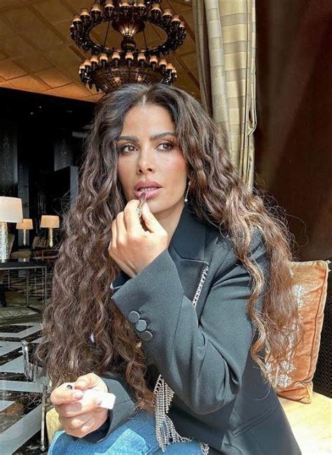 مراحل اكتمال القمر صبا مبارك تخطف الأنظار بجلسة تصوير جد مصراوى