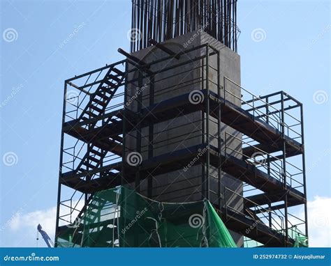 Installation Of Temporary Scaffolding For The Construction Of Tall Concrete Structures