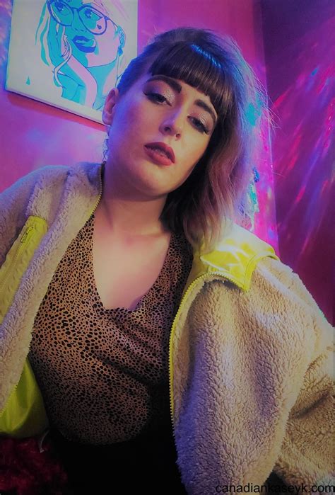 Gorgeous Chick Kasey K Puts Her Sexy Curves On Display 15 Photos