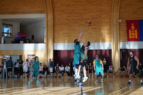 Үй Цай сургуулийн эцэг эхчүүдийн аварга шалгаруулах “Сагсан бөмбөг” ийн тэмцээн I Xii ангиудын