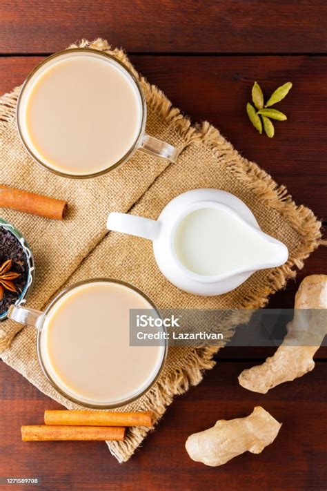 마살라 차이 차 에 삼베 전통 인도 음료 나무 배경에 향신료와 마살라 차 공간을 복사합니다 위쪽 보기 0명에 대한 스톡 사진 및 기타 이미지 Istock