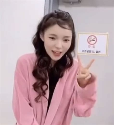 고막여우 On Twitter 손가락 간격 넓은 거 귀여움ㅋㅋㅋㅋㅋㅋㅋ